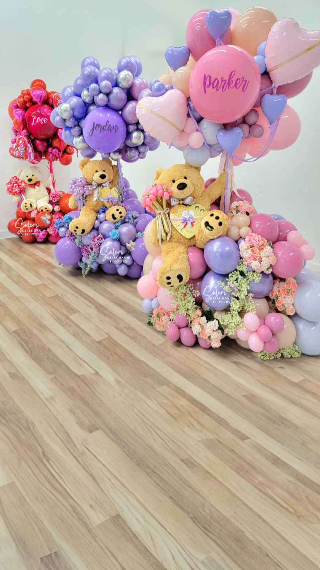 LOCAL BALLOON DECOR. SALEM OREGON. BALLOON AND FLOWER DELIVERY.